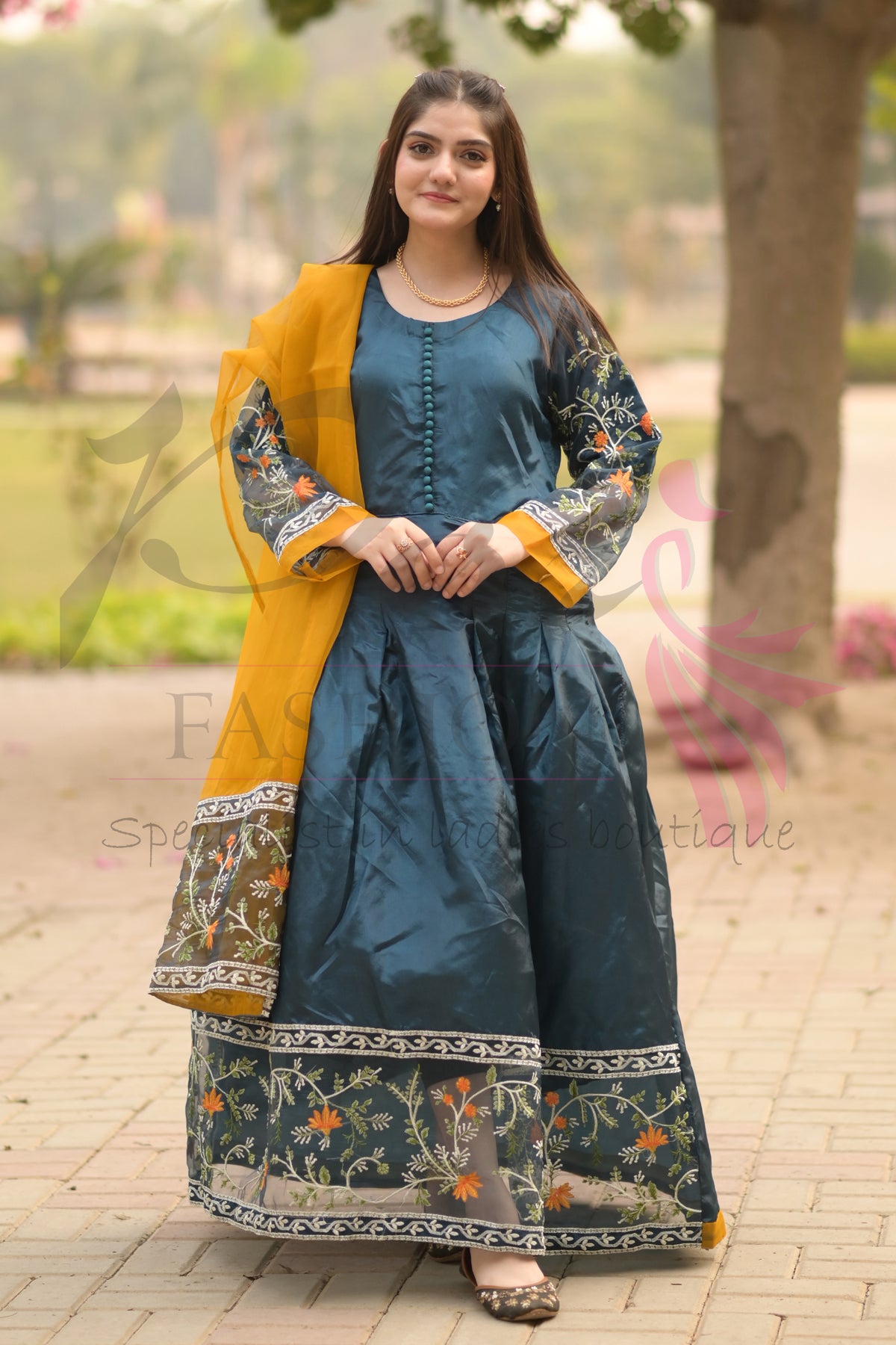 3PC Embroidered Silk Maxi – pari.fashion-compk